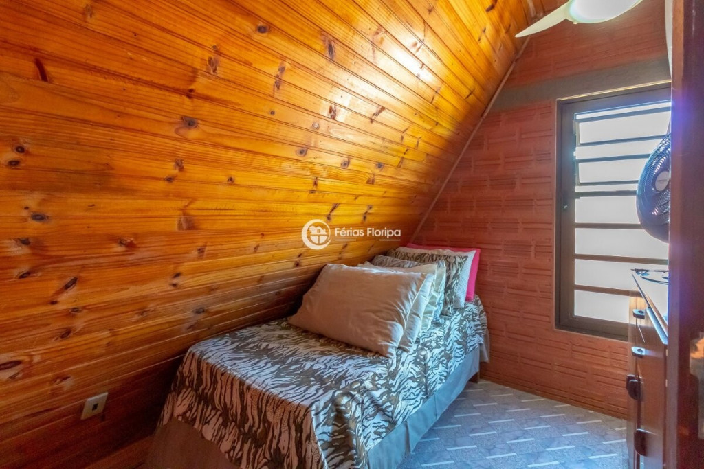 Casa Chalé Rústica Arborizada Com piscina e churrasqueira | Tripmood