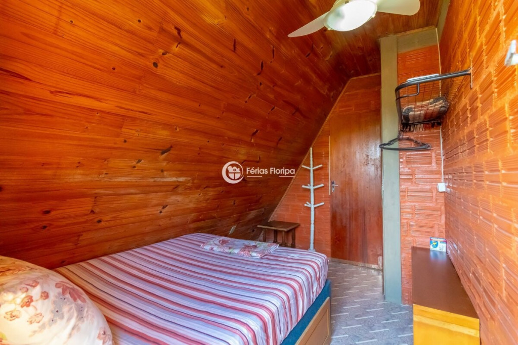 Casa Chalé Rústica Arborizada Com piscina e churrasqueira | Tripmood