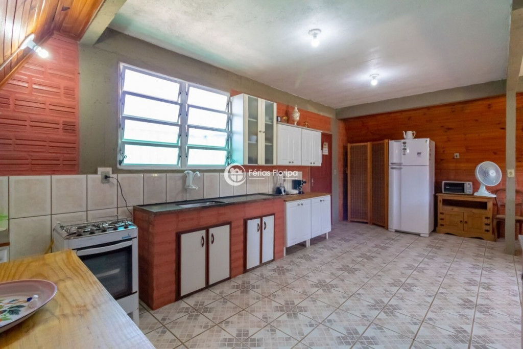 Casa Chalé Rústica Arborizada Com piscina e churrasqueira | Tripmood