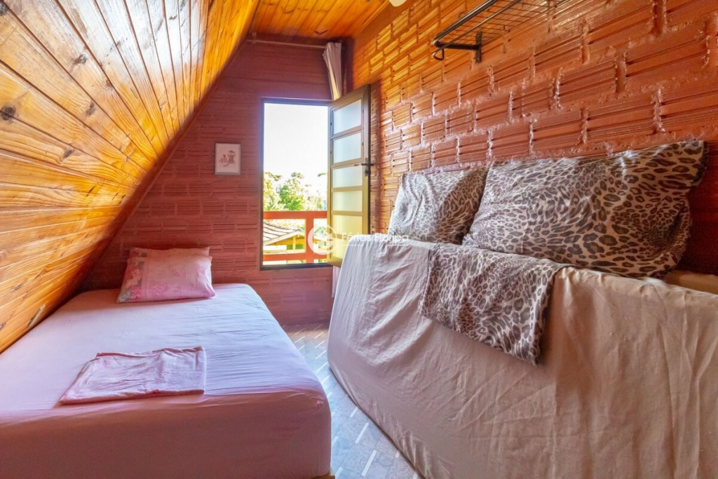 Casa Chalé Rústica Arborizada Com piscina e churrasqueira | Tripmood