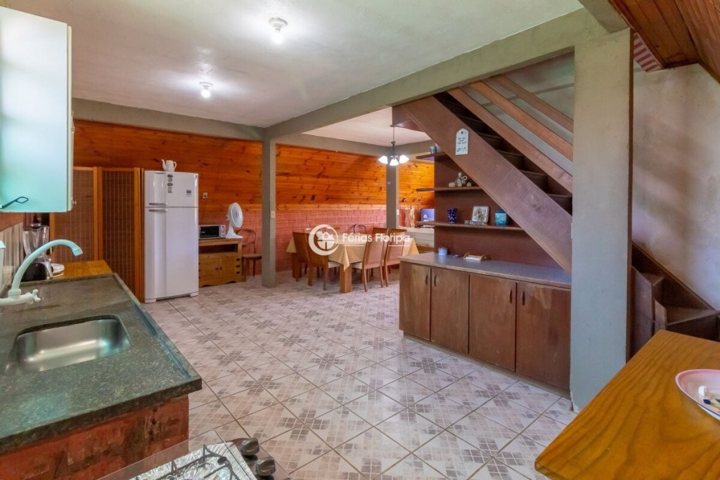 Casa Chalé Rústica Arborizada Com piscina e churrasqueira | Tripmood