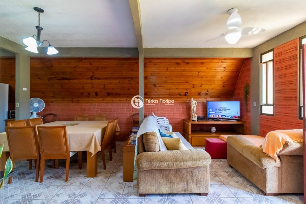 Casa Chalé Rústica Arborizada Com piscina e churrasqueira | Tripmood