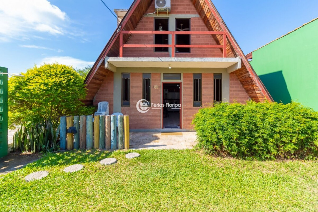 Casa Chalé Rústica Arborizada Com piscina e churrasqueira | Tripmood