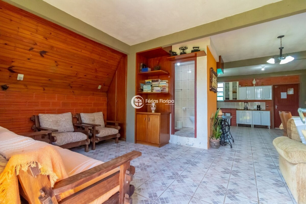 Casa Chalé Rústica Arborizada Com piscina e churrasqueira | Tripmood